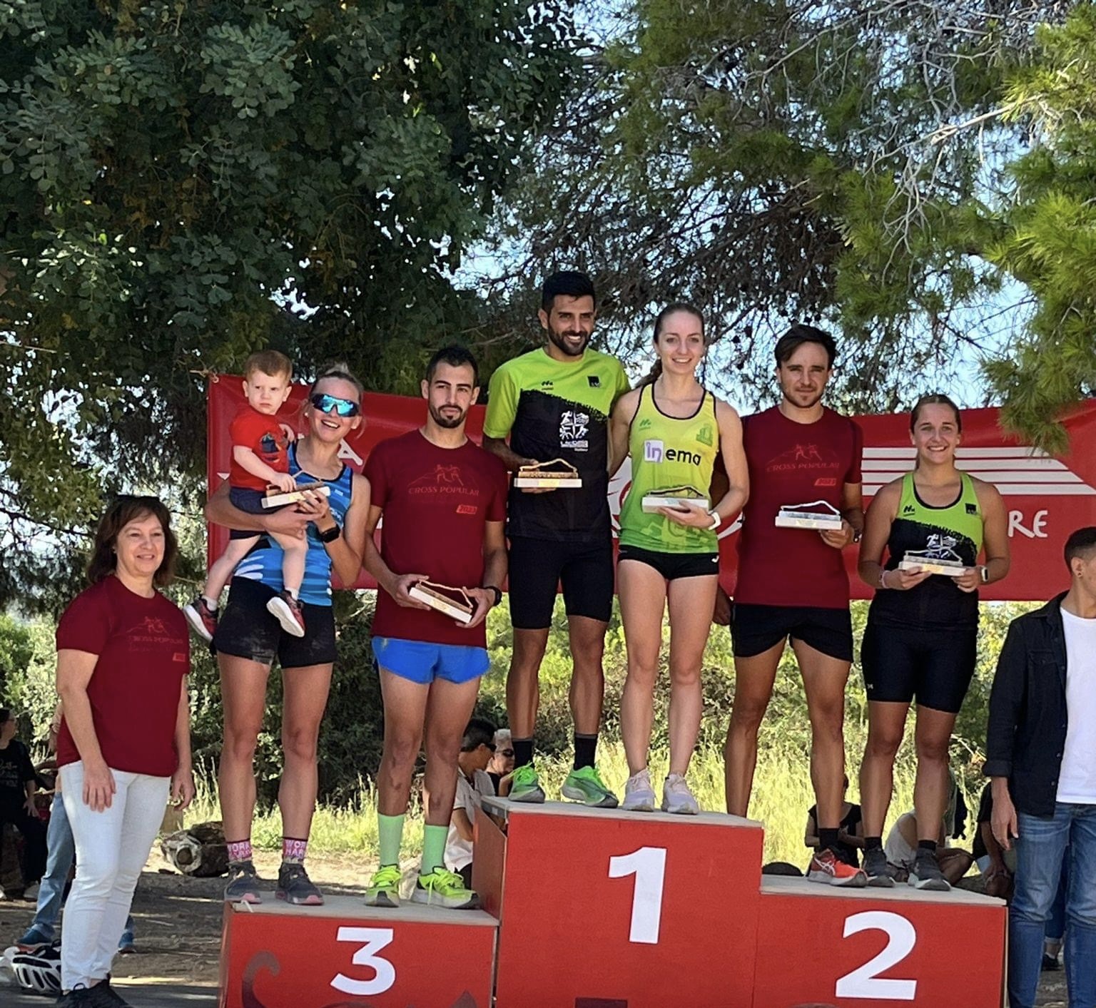 Antonio Soler (Llebeig) y Marta Pérez (Cametes) ganan el Cross Baix ...